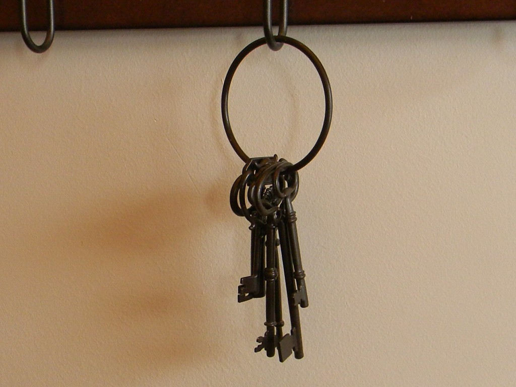 Glitter Key Ornaments - Organize and Decorate Everything