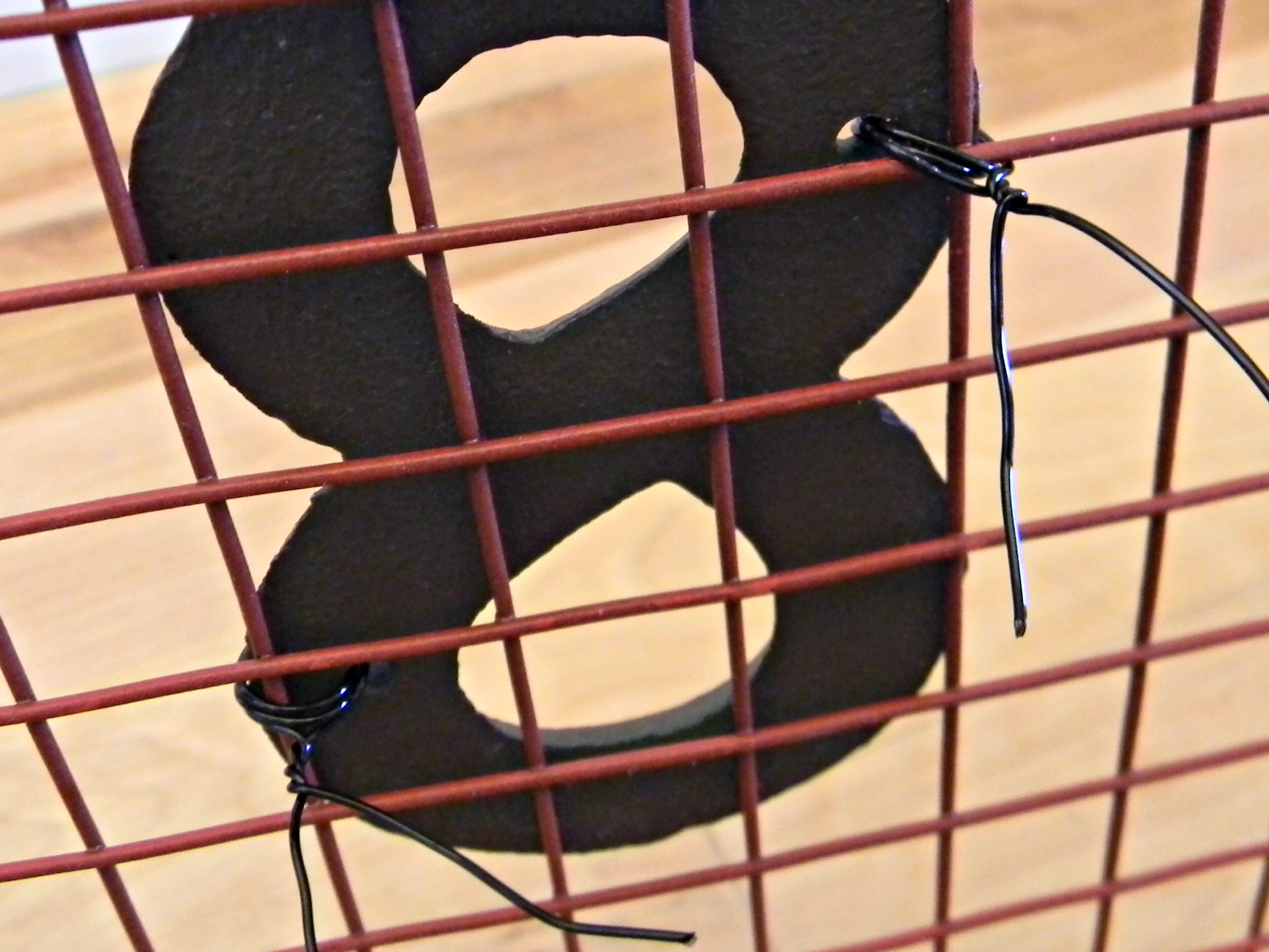 wire flip flop basket 2 - Organize and Decorate Everything