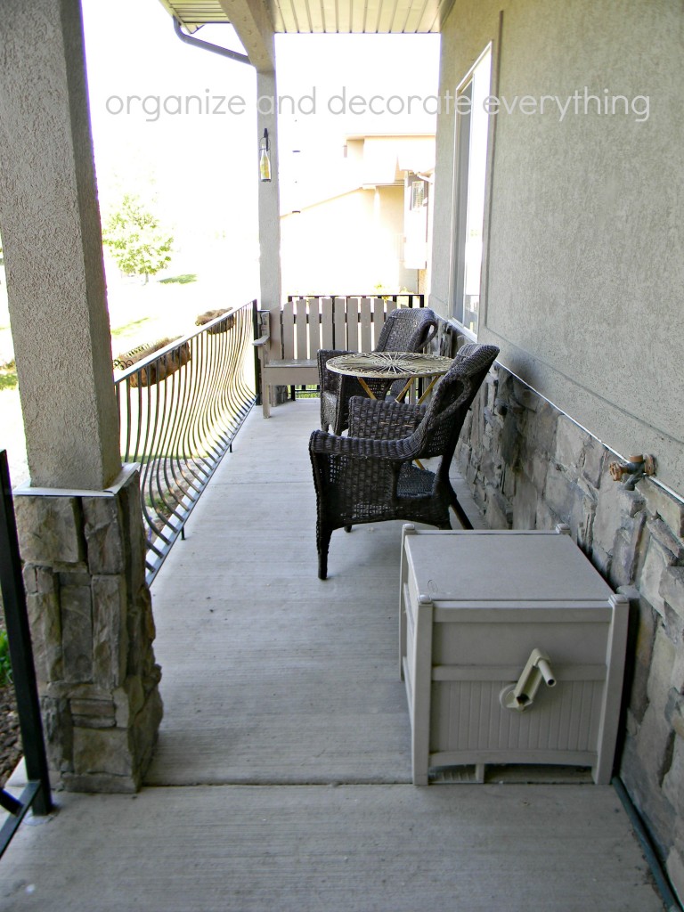Transform Outdoor Tables with Spray Paint - Organize and Decorate ...