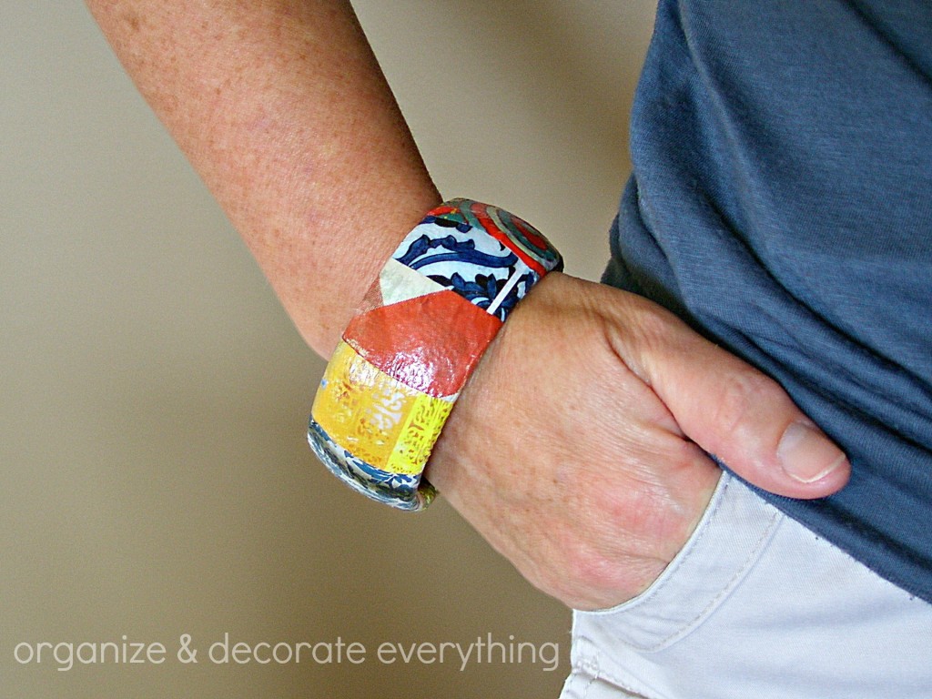 Bracelet Using Magazine Pages - Organize and Decorate Everything