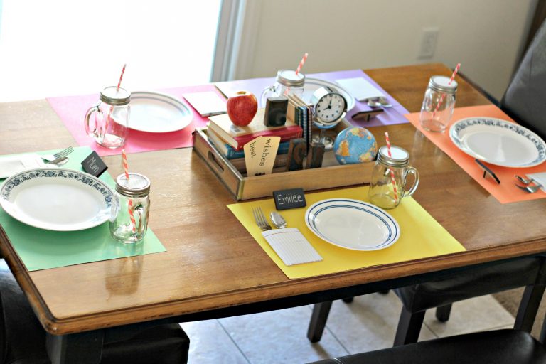 Back to School Table Setting - Organize and Decorate Everything
