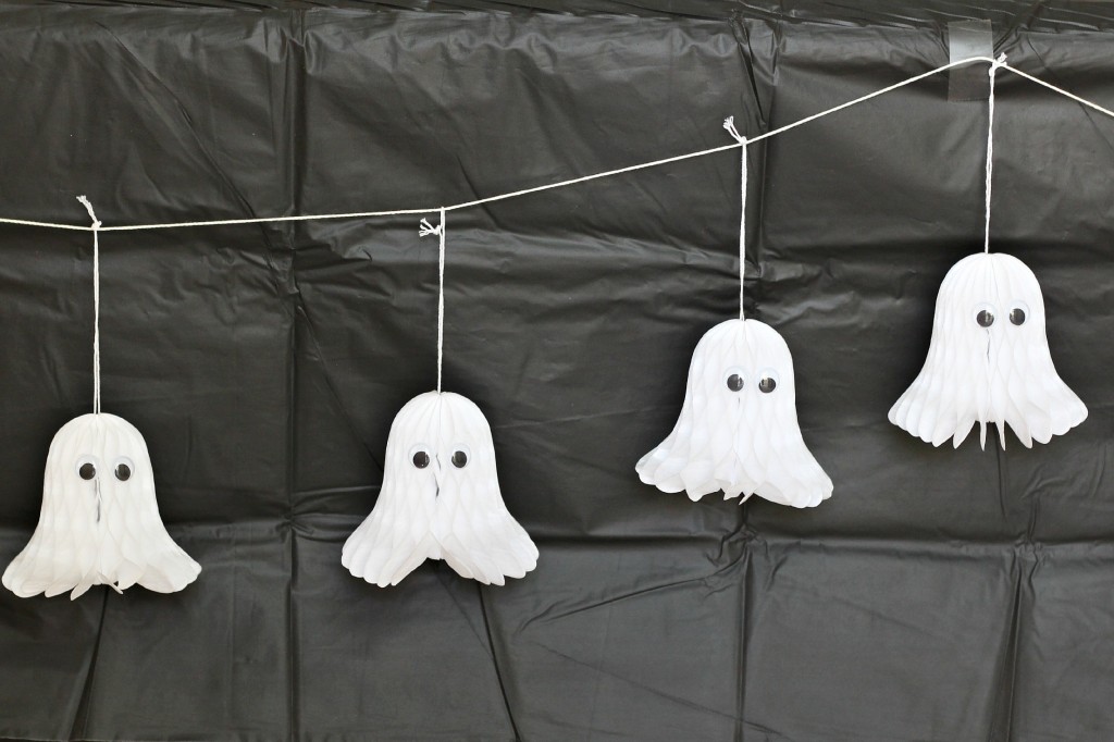 Halloween Ghost Party - Organize and Decorate Everything