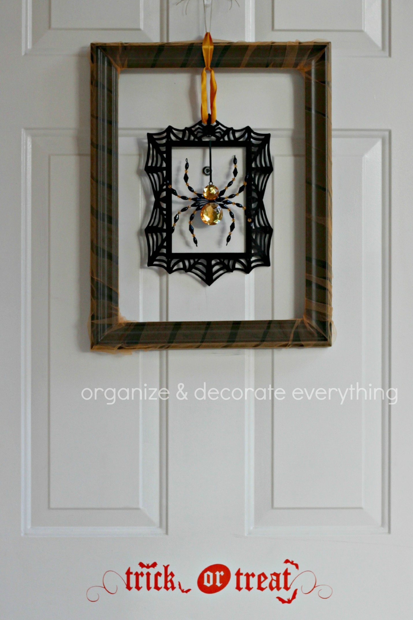 Spider Frame Wreath - Organize and Decorate Everything