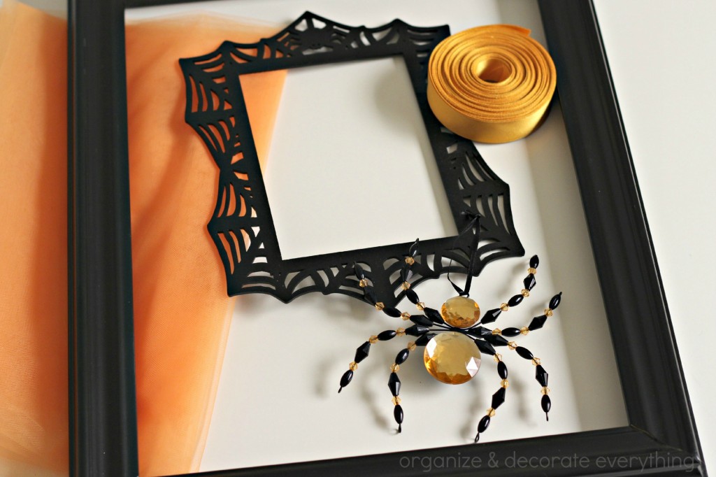 Spider Frame Wreath - Organize and Decorate Everything