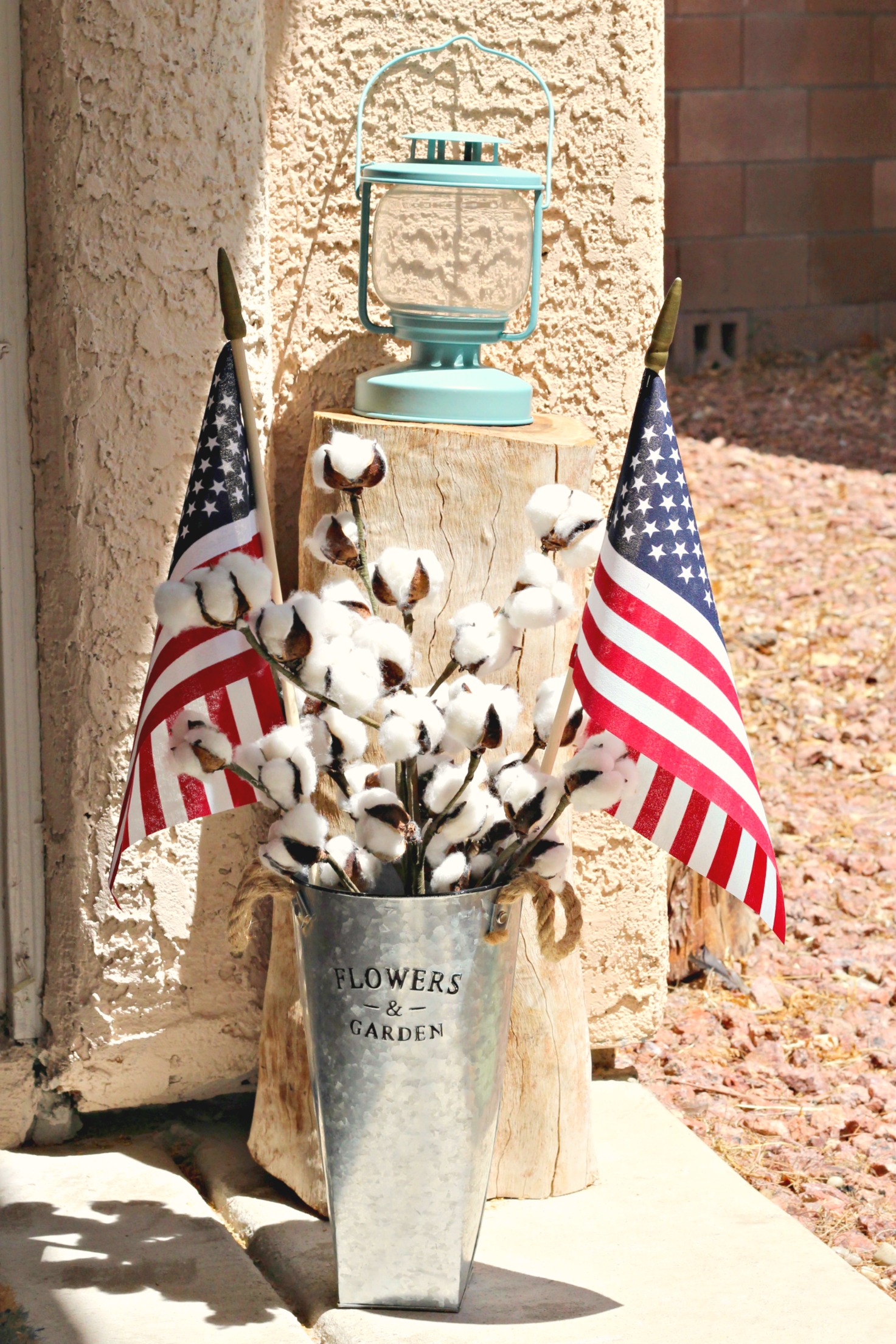 4th of July Front Porch tree stump - Organize and Decorate Everything