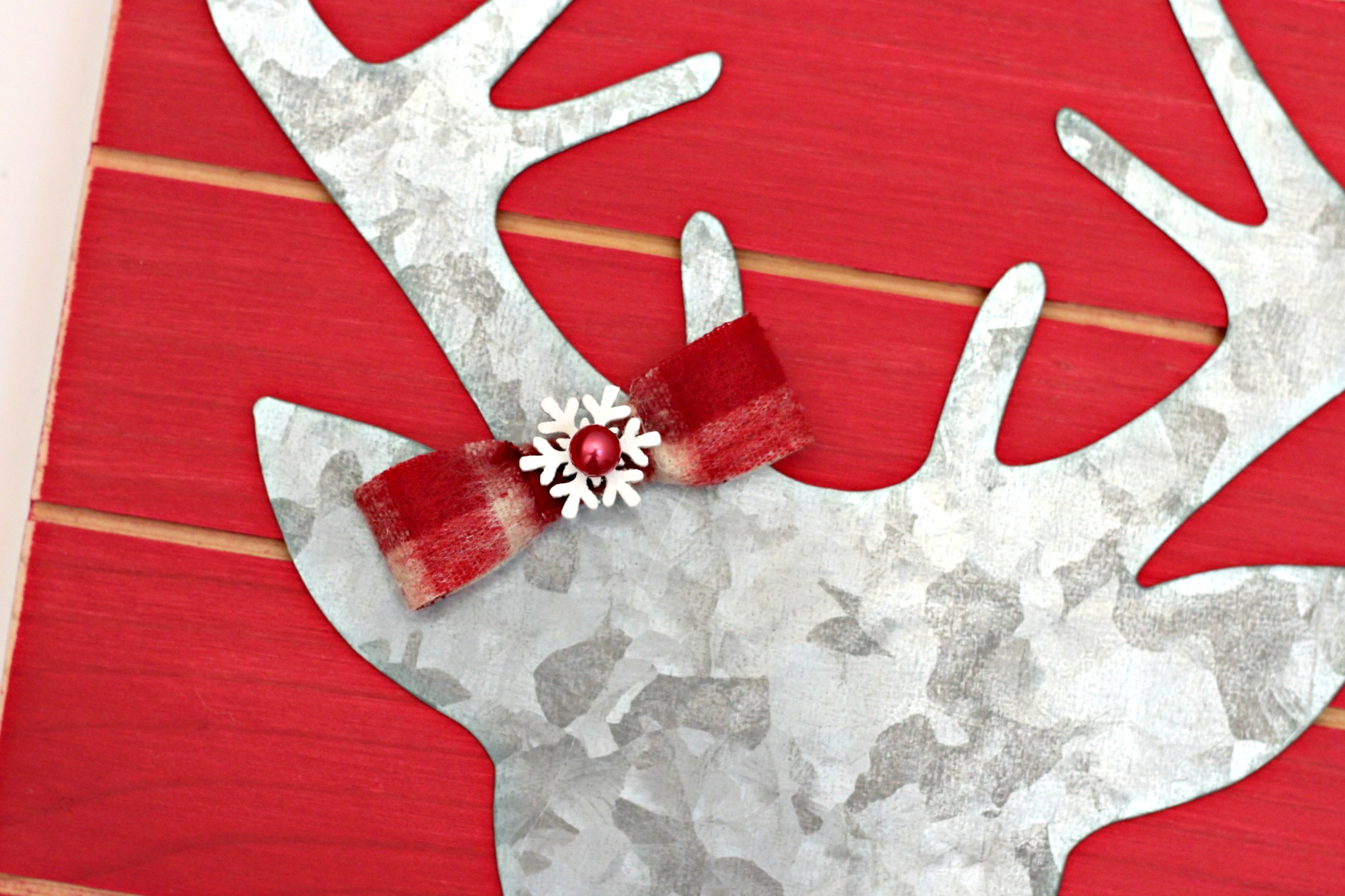 deer-head-antler-bow - Organize and Decorate Everything