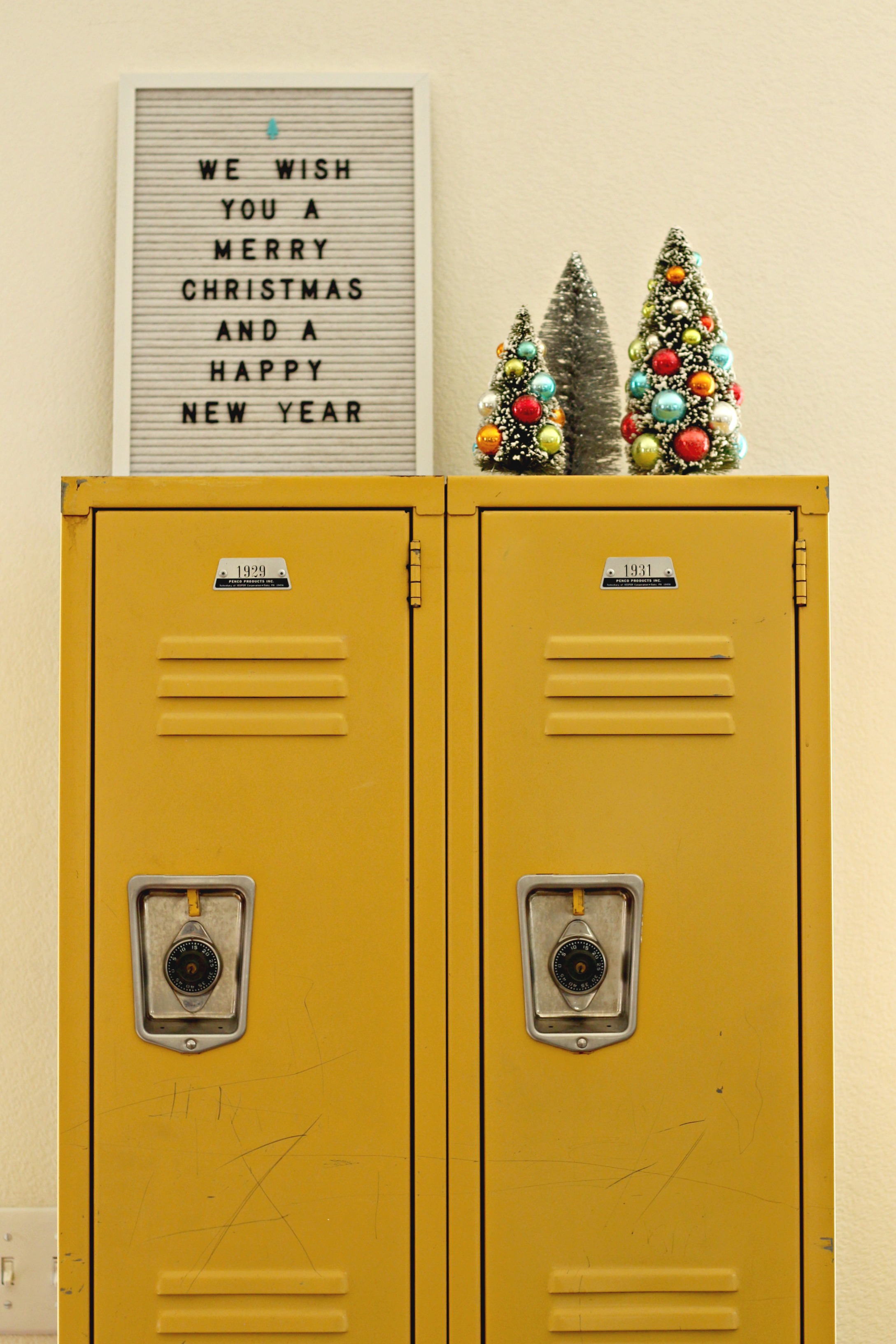 Christmas Decor kitchen lockers - Organize and Decorate Everything