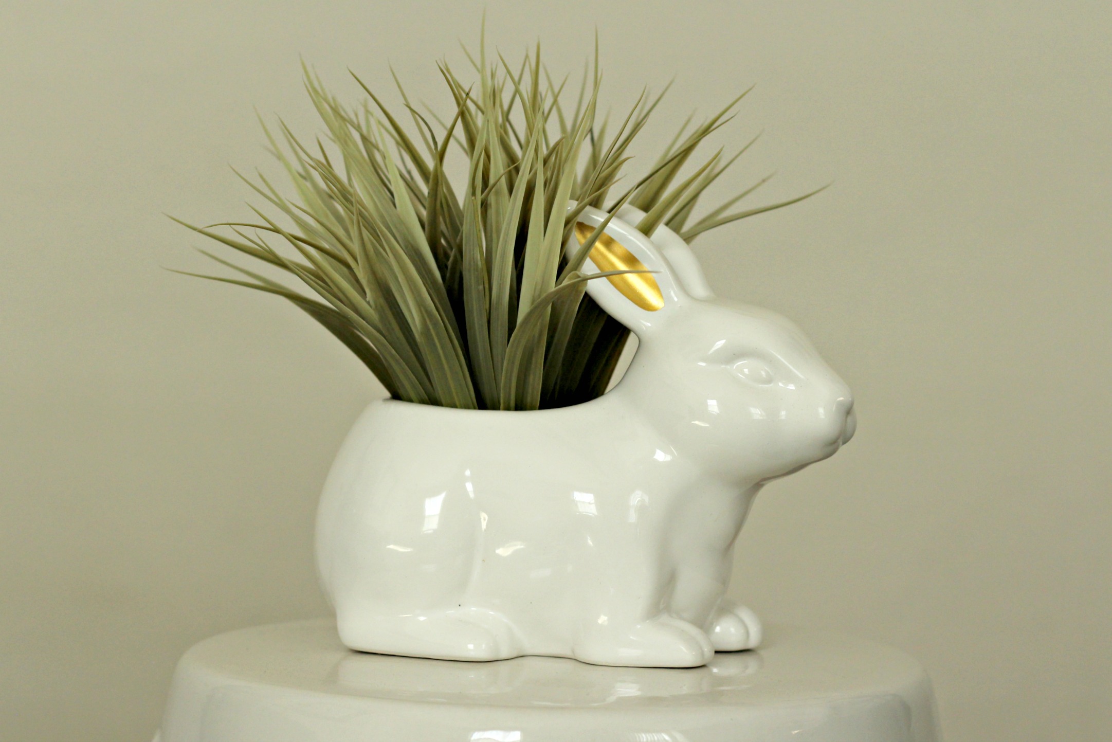Easter decor bunny planter - Organize and Decorate Everything